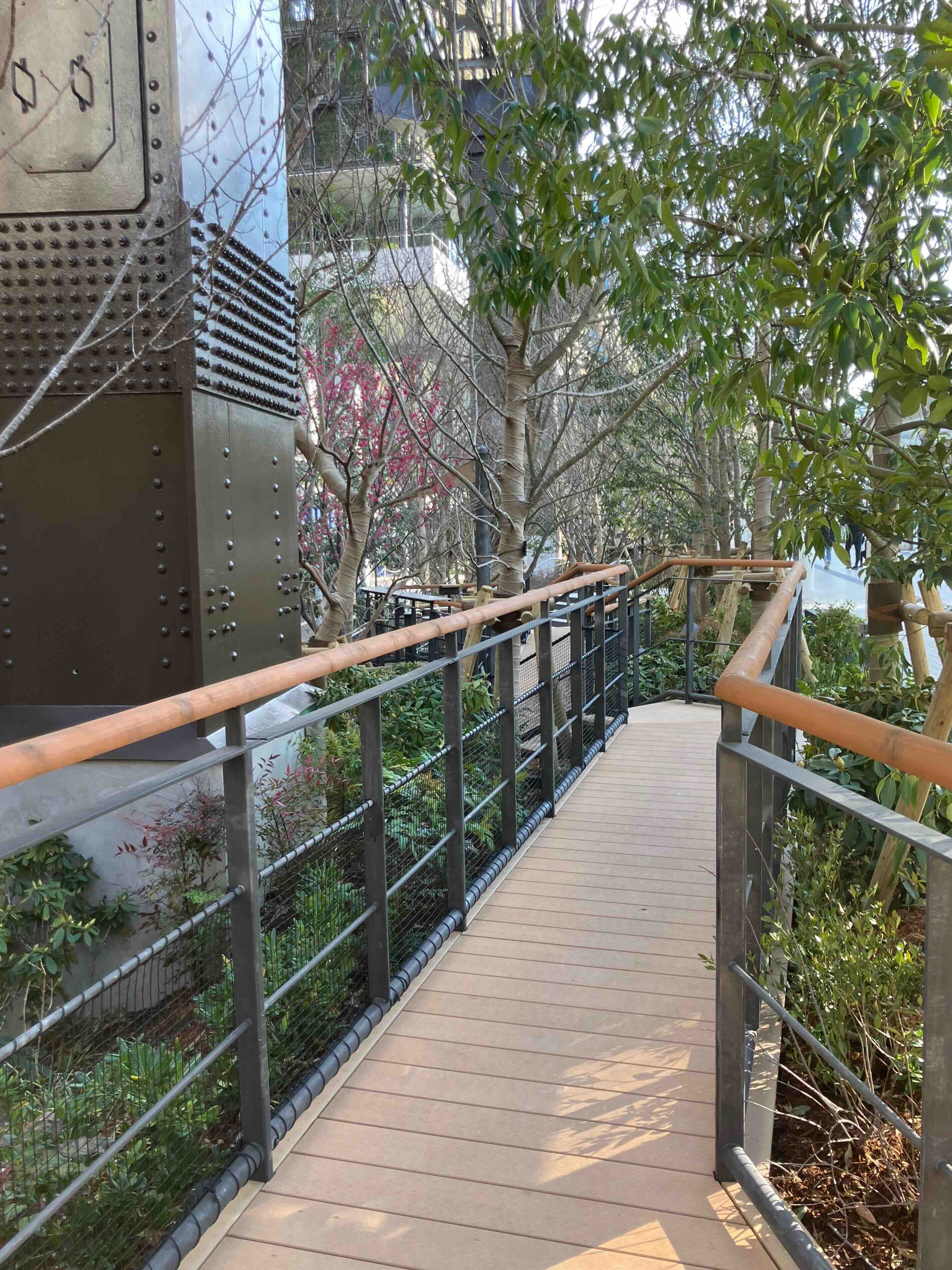 BLUE FRONT SHIBAURAのGREEN WALKの開通 – 高輪周辺再開発